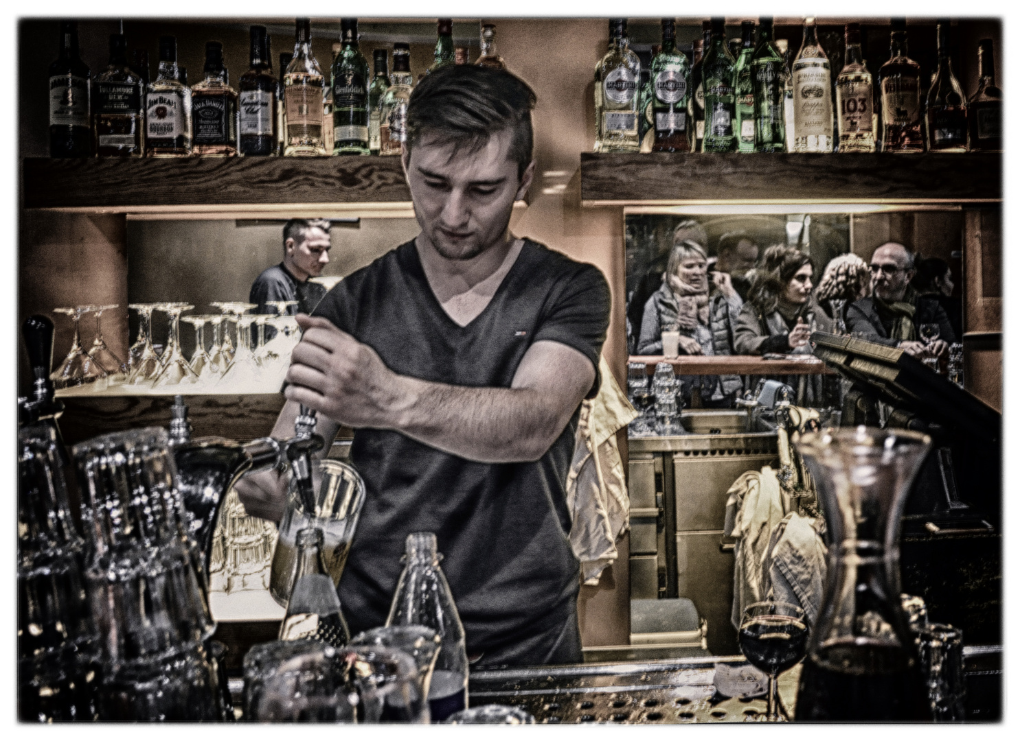 An der Theke - Au comptoir Foto & Bild | dokumentation, indoor, berlin ...