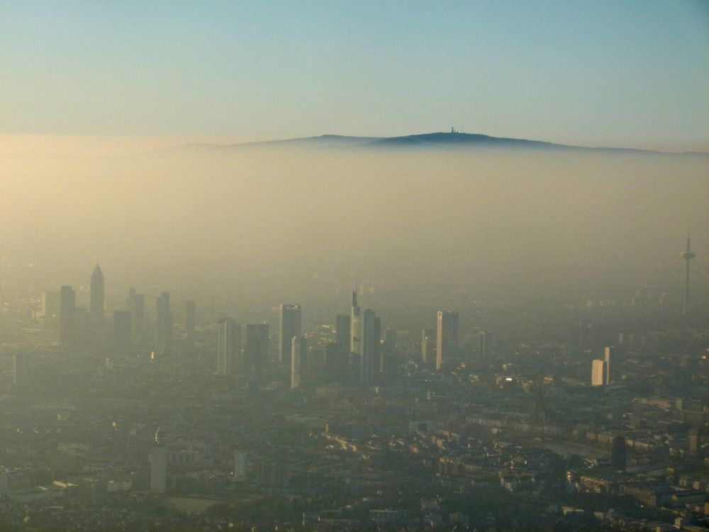 Anflug in den Smog Foto & Bild | deutschland, europe, hessen Bilder auf ...