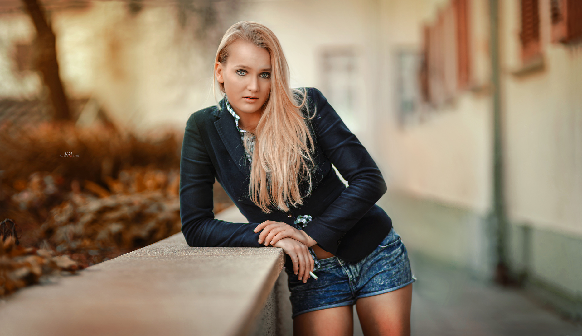 Anna lean on wall Foto & Bild | art, street, outdoor Bilder auf ...