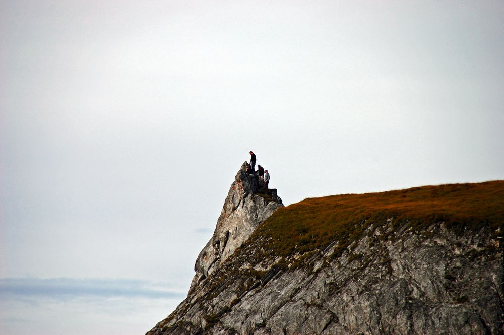 Anstehen für die Aussicht Foto & Bild | paesaggi, montagna, menschen ...