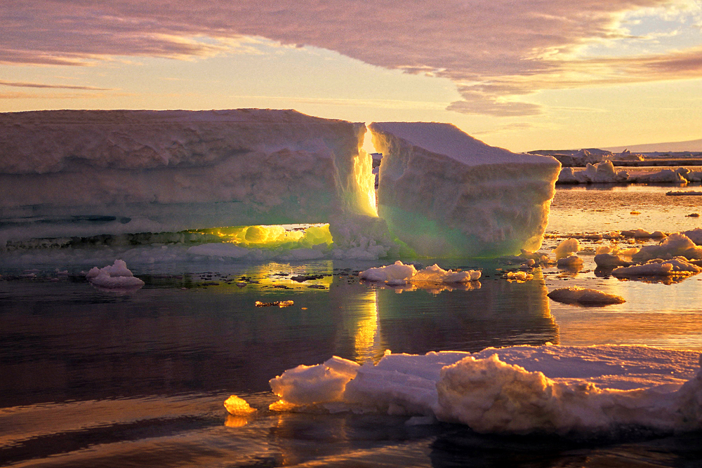 Antarktis - Eisberg im Abendlicht Foto & Bild | natur-kreativ ...