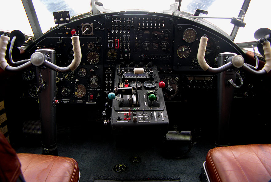 Antonov AN2 Cockpit Foto & Bild | luftfahrt, passagiermaschinen ...