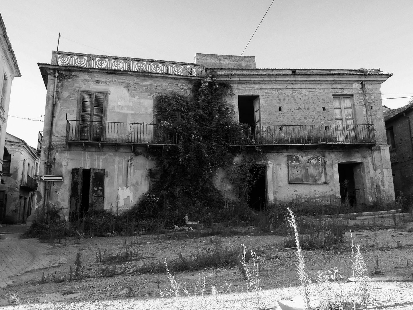 Apice Vecchia (BN) Foto % Immagini| world, bianco e nero Foto su ...