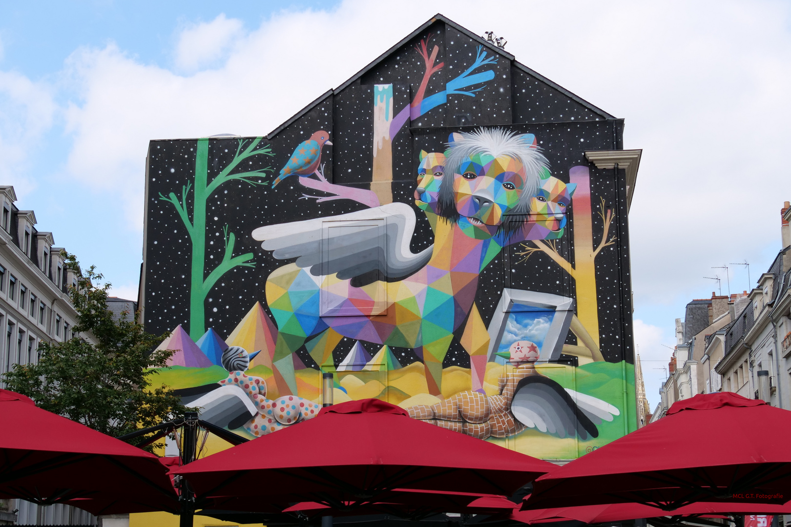 Apocalypsis above Umbrellas Foto & Bild | architektur, europe, france ...