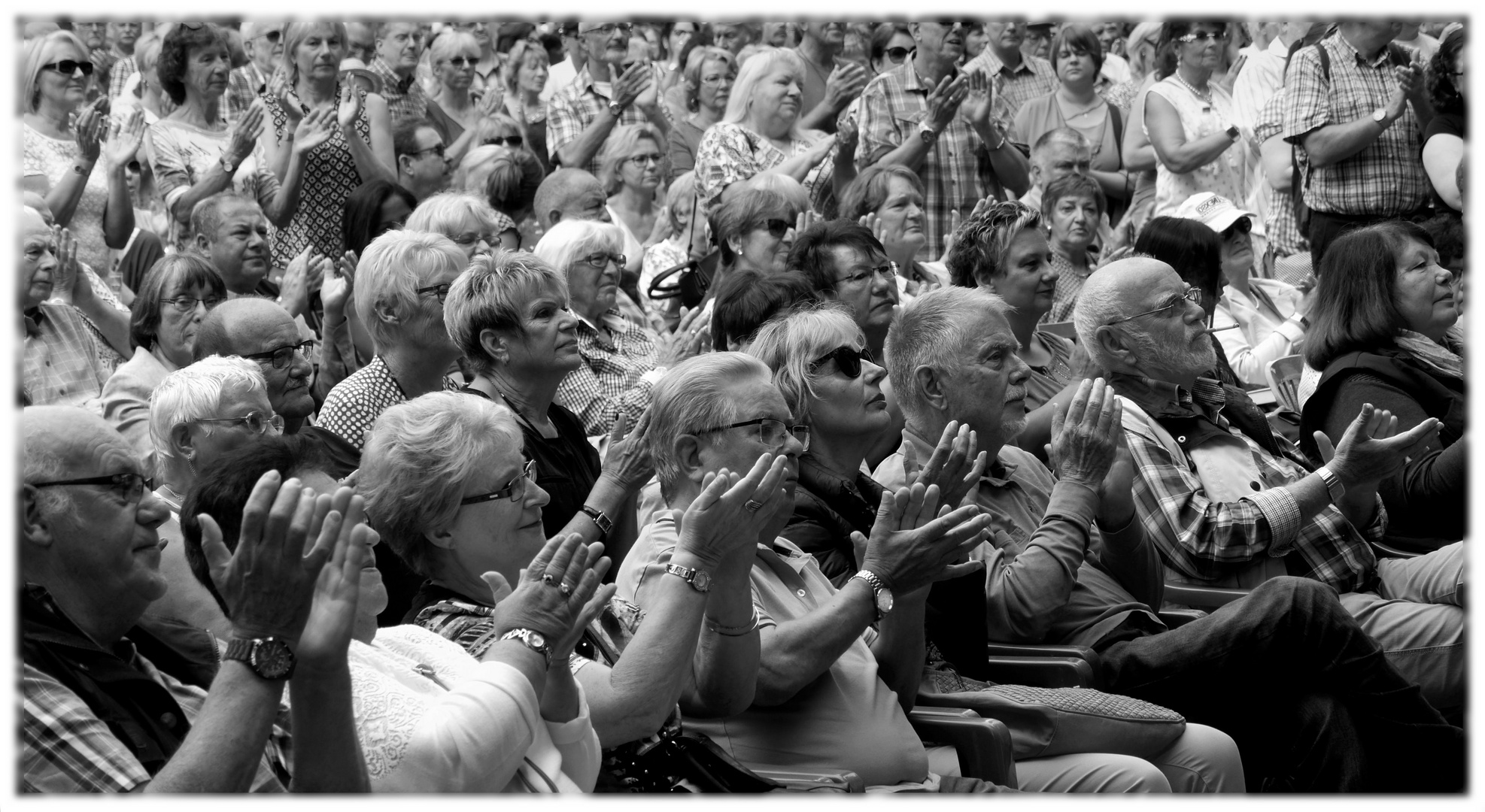 «Applaus Applaus» Foto & Bild | menschen, konzert, outdoor Bilder auf ...