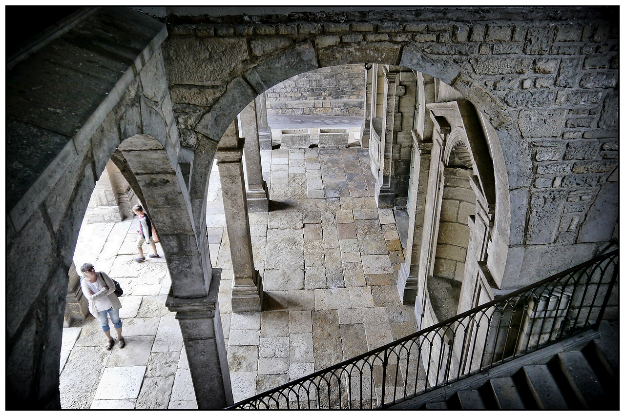 Arcades photo et image | architecture, jura, vieilles pierres Images ...