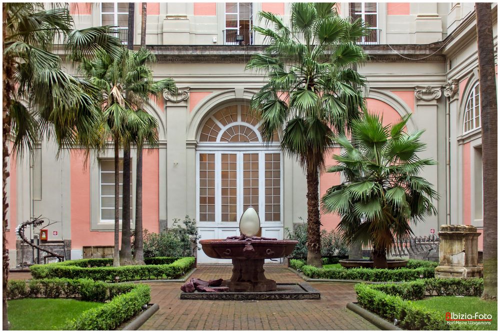 Archäologisches Nationalmuseum Neapel (Hofansicht) Foto & Bild | europe, italy, vatican city, s ...