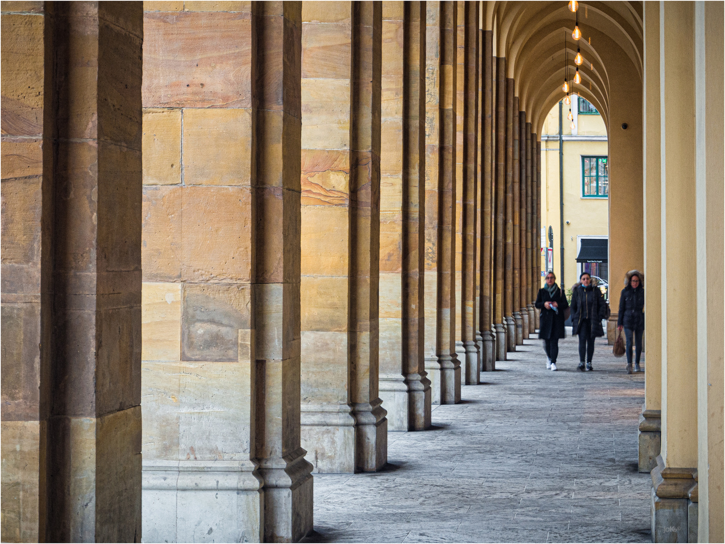 Arkaden Foto & Bild | people, street, world Bilder auf fotocommunity