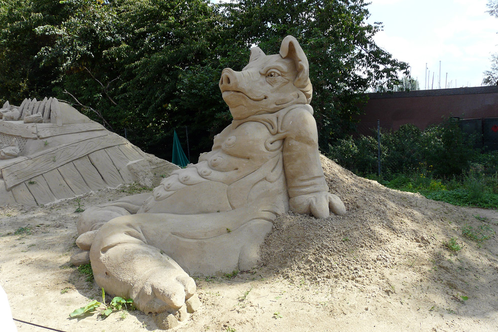 Armes Schwein, darf sich auch mal ausruhen!! Foto & Bild ...