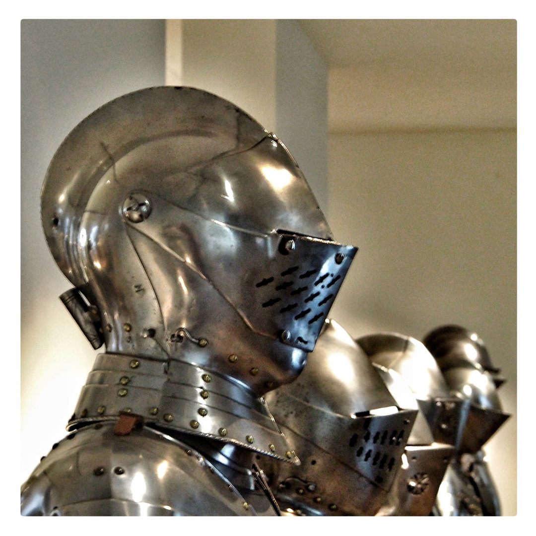 Armures au musée de l'armée photo et image | statues, sculptures ...