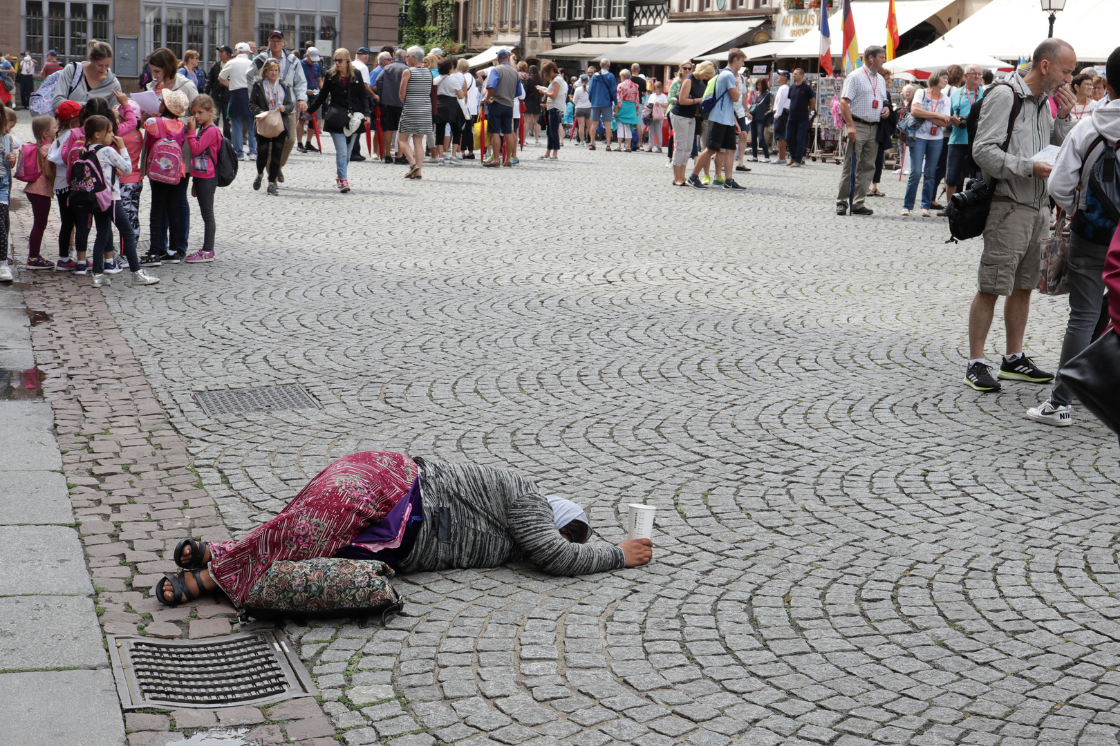 Armut Foto & Bild | erwachsene menschen, mehrere menschen, generationen Bilder auf fotocommunity