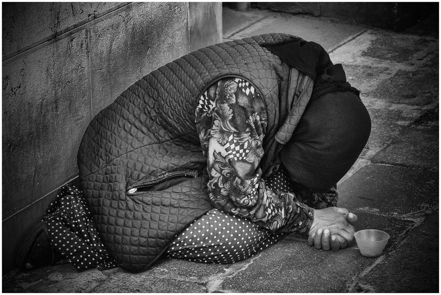 Armut Foto & Bild | streetfotografie mit menschen, b&w, menschen Bilder auf fotocommunity