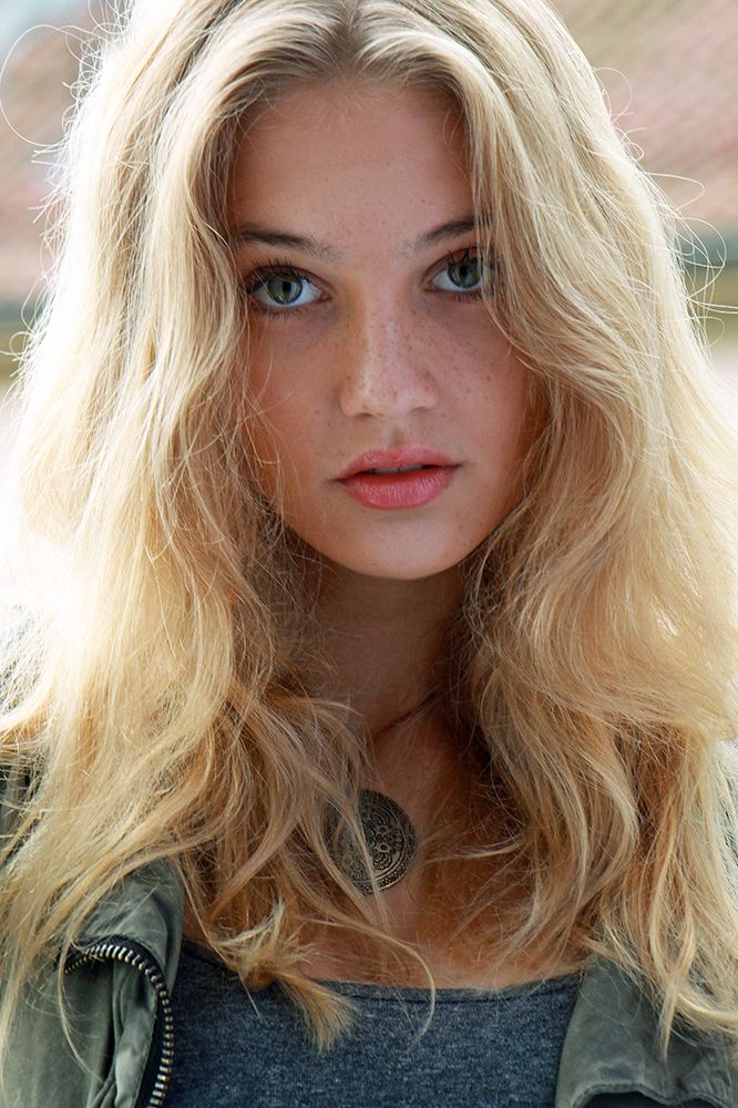 Arseniya - over the rooftops Foto & Bild | portrait, portrait frauen ...