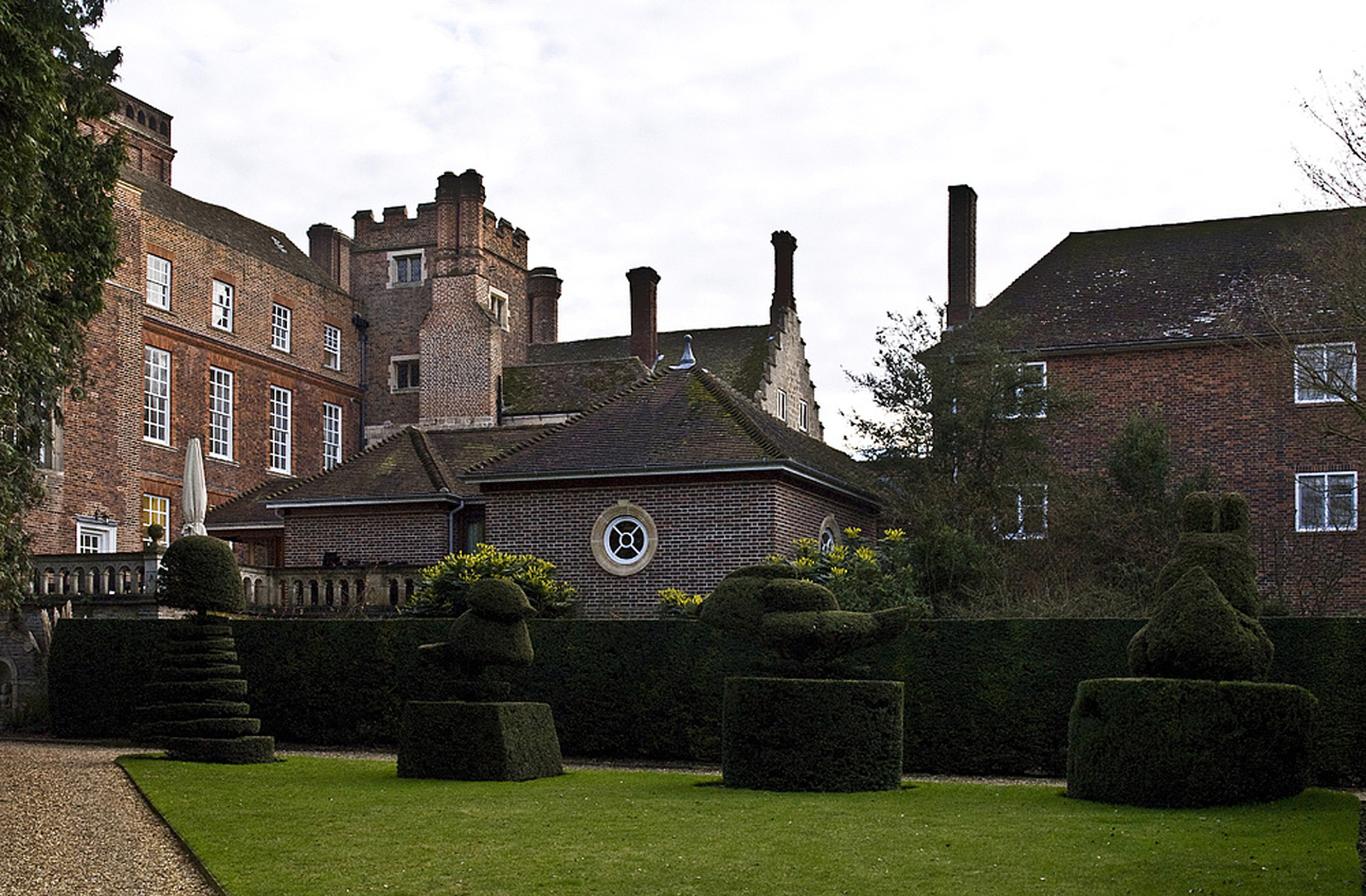 Art topiaire -- Madingley Hall -- Cambridge photo et image | europe ...