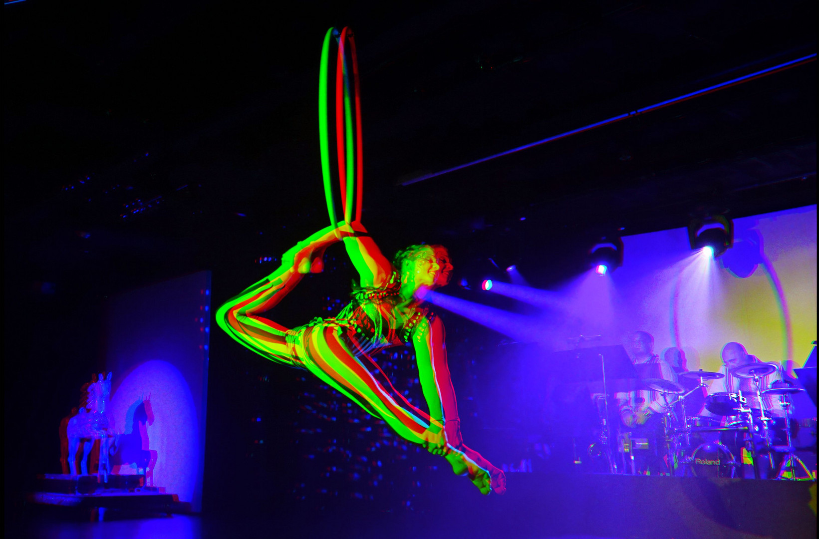 Artania Zirkus-Show Reifenakrobatik (3D-ANA) Foto & Bild | spezial ...