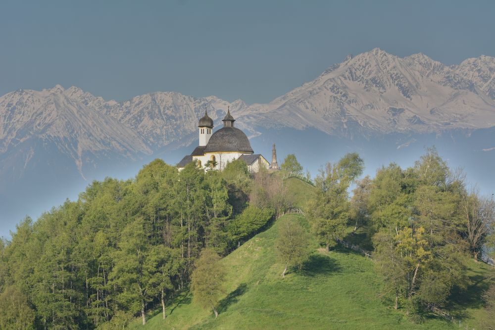 Arzler Kalvarienberg Foto & Bild | kapelle, frühling, österreich Bilder ...