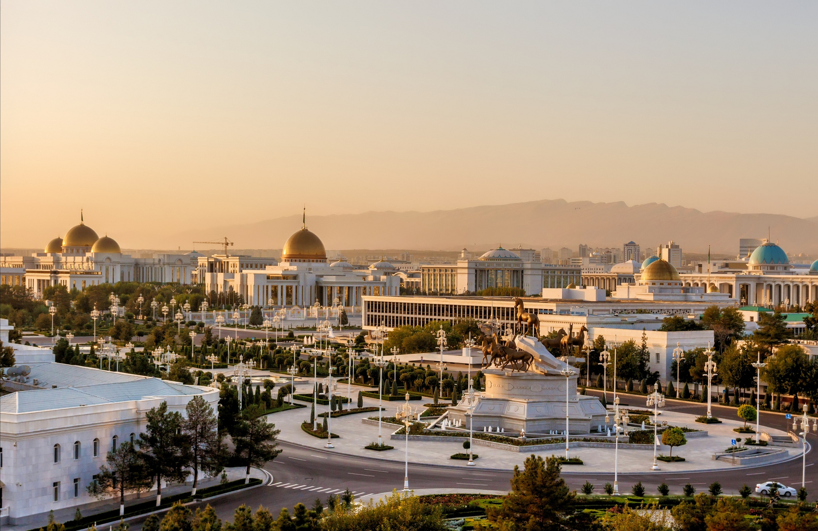 Ashgabat am Morgen Foto & Bild | city, world, denkmal Bilder auf ...