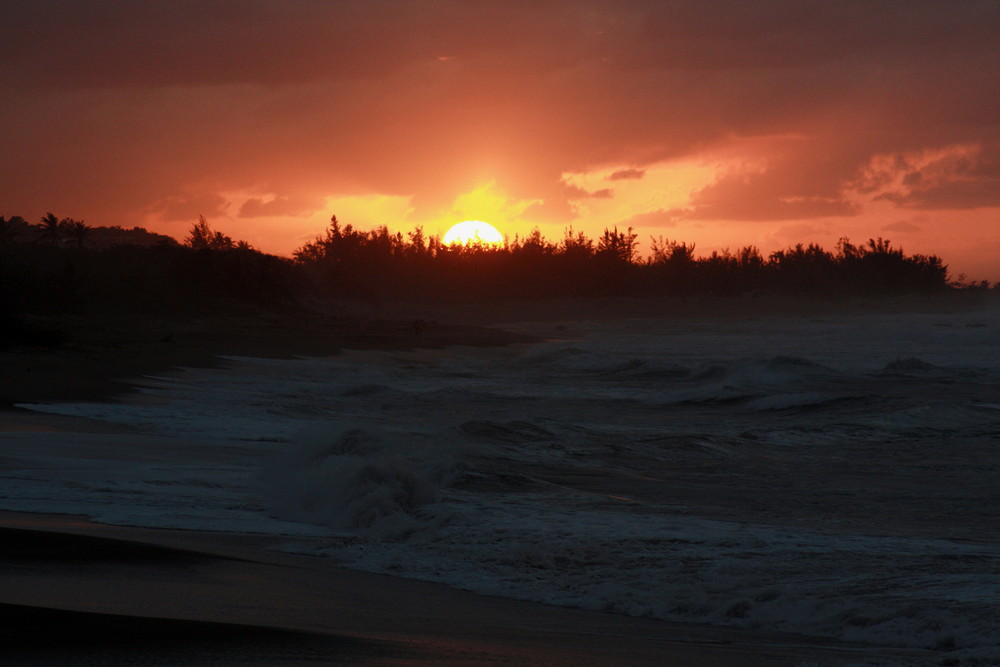ATARDECER EN PASEO .,DEL CARMEN .,HATILLO .,PUERTO RICO Imagen & Foto ...