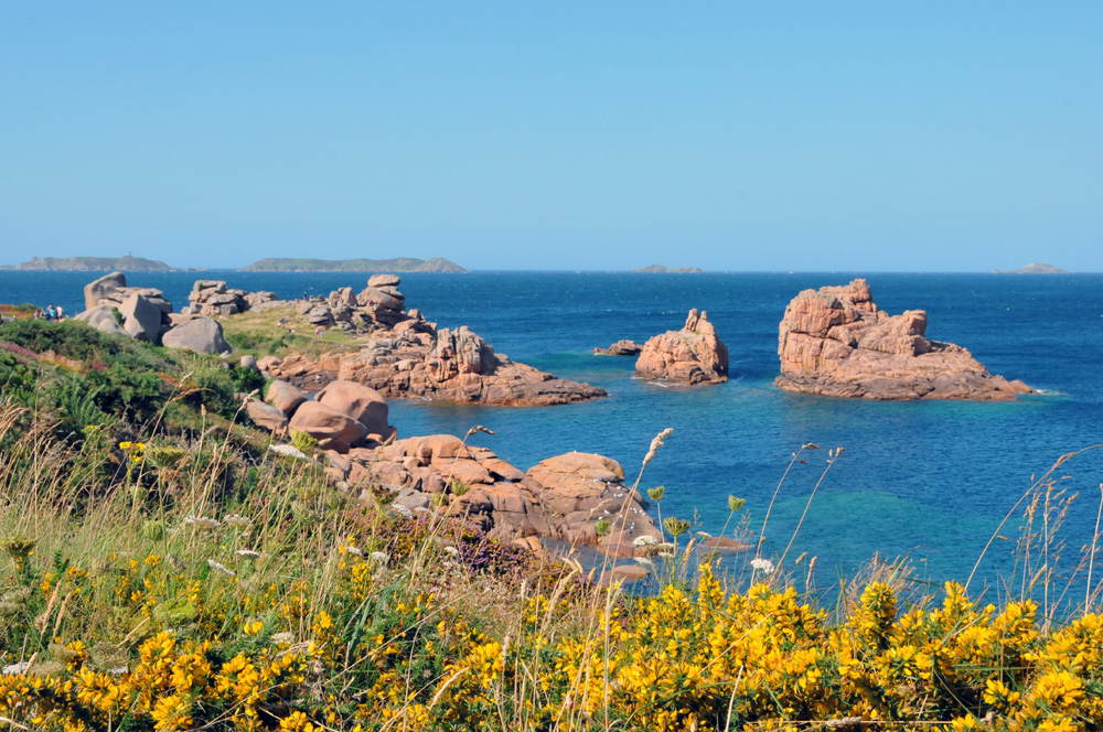 Au large les Sept-Iles photo et image | paysages, mers et océans, côte ...