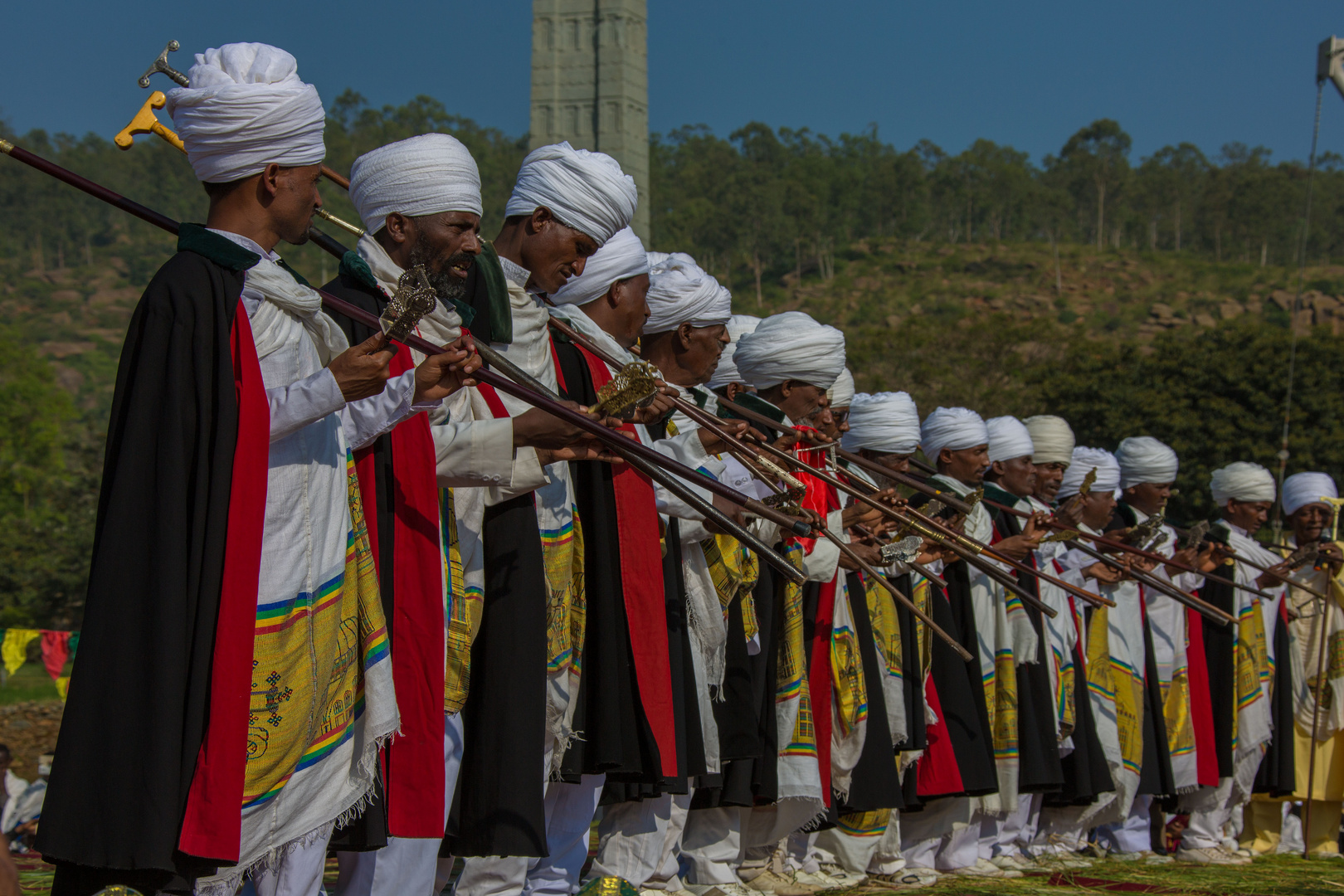Au pied des stèles d'Axum, la cérémonie de la fête de Masqal. photo et ...