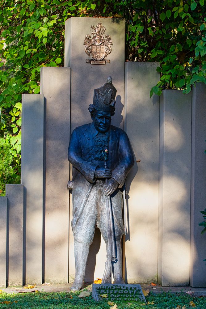 Auch Funken sterben Foto & Bild | architektur, friedhöfe, grabsteine ...