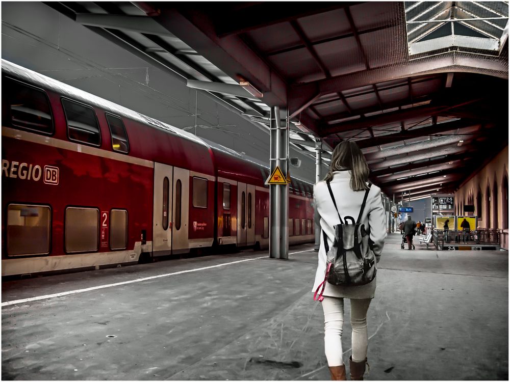 Auf dem Bahnsteig Foto & Bild | streetfotografie mit menschen, city, people Bilder auf fotocommunity