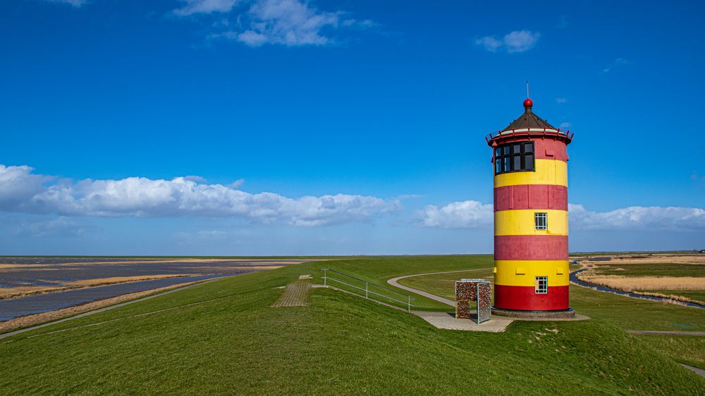 Auf dem Deich Foto & Bild | architektur, landschaft, meer & strand ...