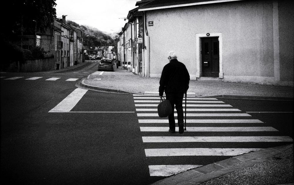 Auf dem Heimweg Foto & Bild | architektur, erwachsene menschen, streetfotografie mit menschen ...