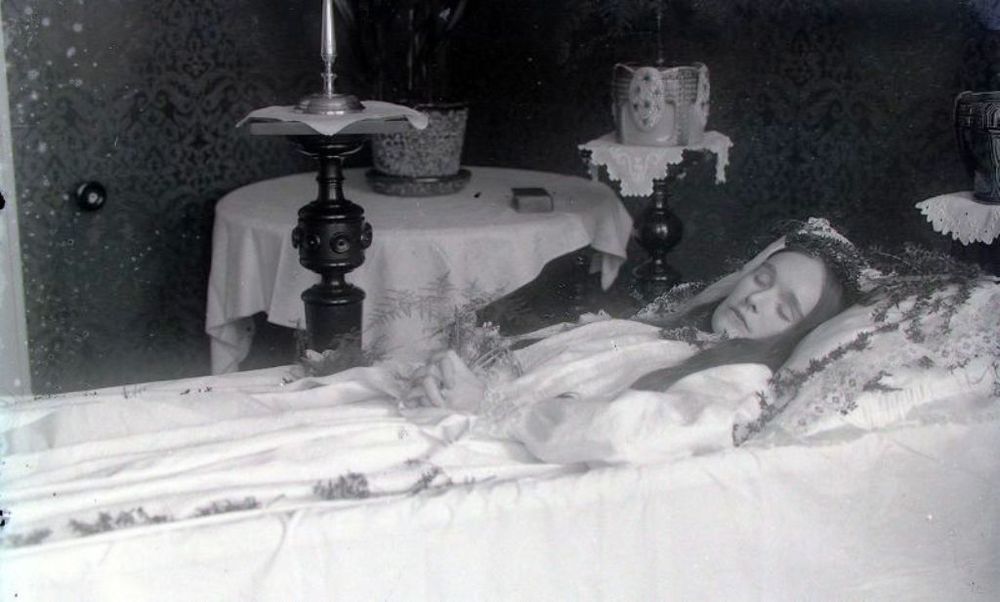 Auf dem Totenbett Foto & Bild | alte fotos, specials, sarah Bilder auf ...