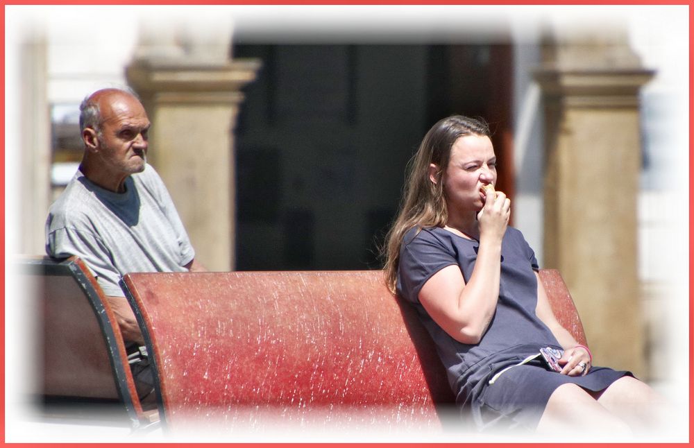 Auf der Bank... Foto & Bild | erwachsene menschen, streetfotografie mit menschen, zwei menschen ...