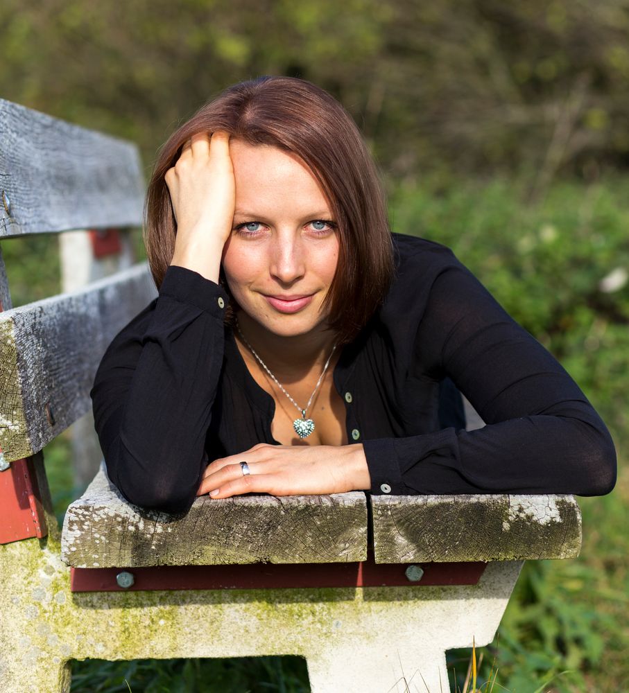 Auf der Bank Foto & Bild | erwachsene menschen, portrait, portrait frauen Bilder auf fotocommunity