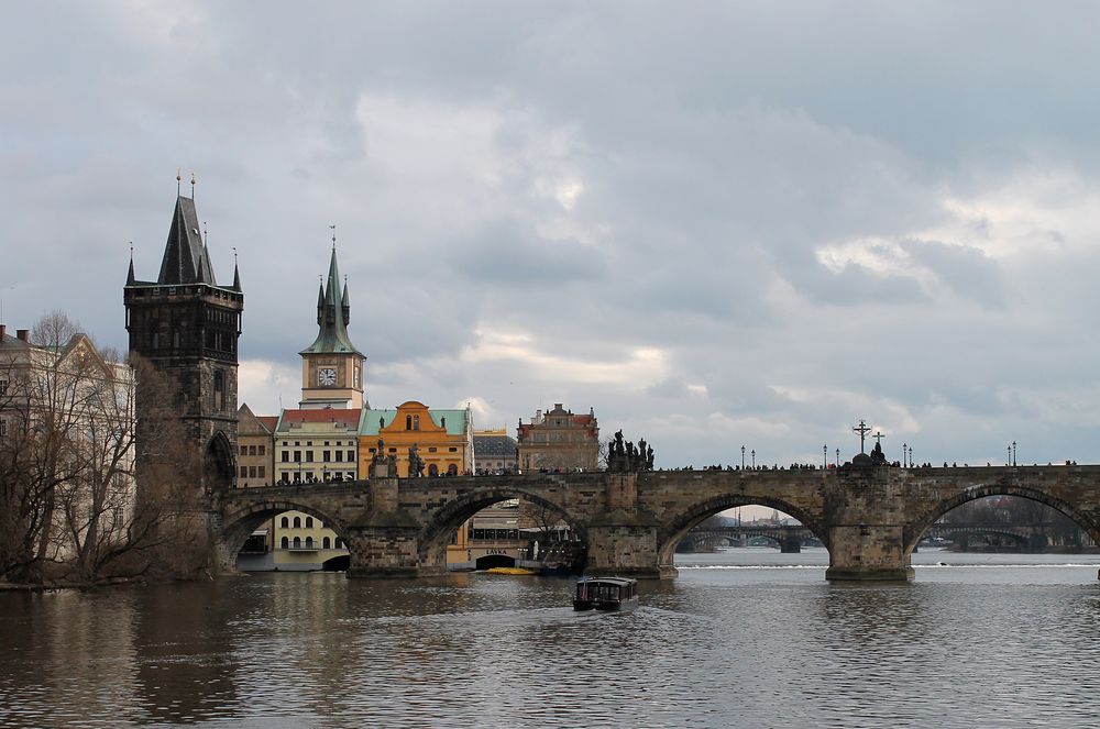 Auf der Moldau Foto & Bild | architektur, europe, czech republic Bilder ...