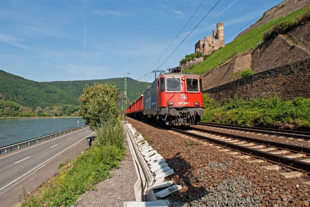 Auf der rechten Seite am Rhein entlang Foto & Bild | züge, güterzüge ...