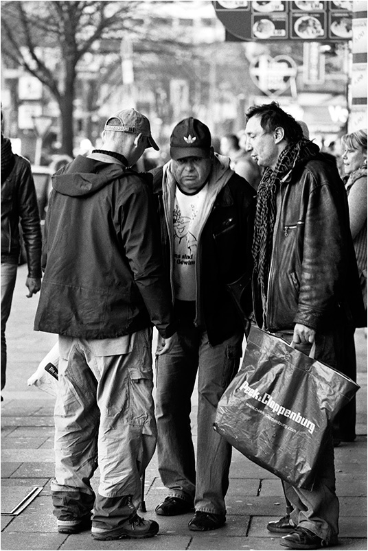 auf der Straße Foto & Bild | streetfotografie mit menschen, st.pauli ...