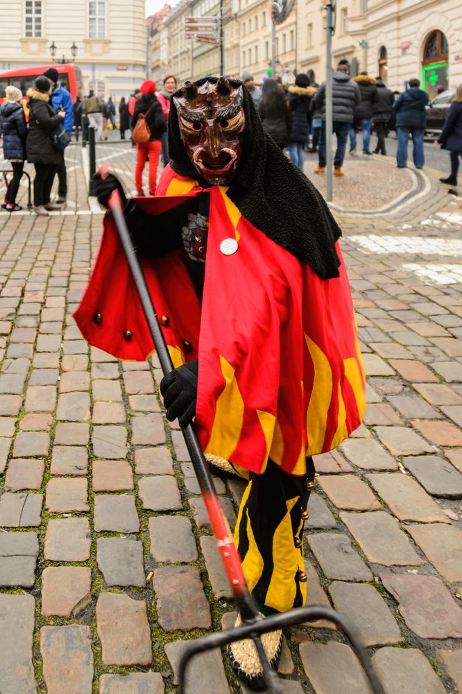 Auf die Schippe (oder Gabel) nehmen..... Foto & Bild | fasching, world, dokumentation Bilder auf ...