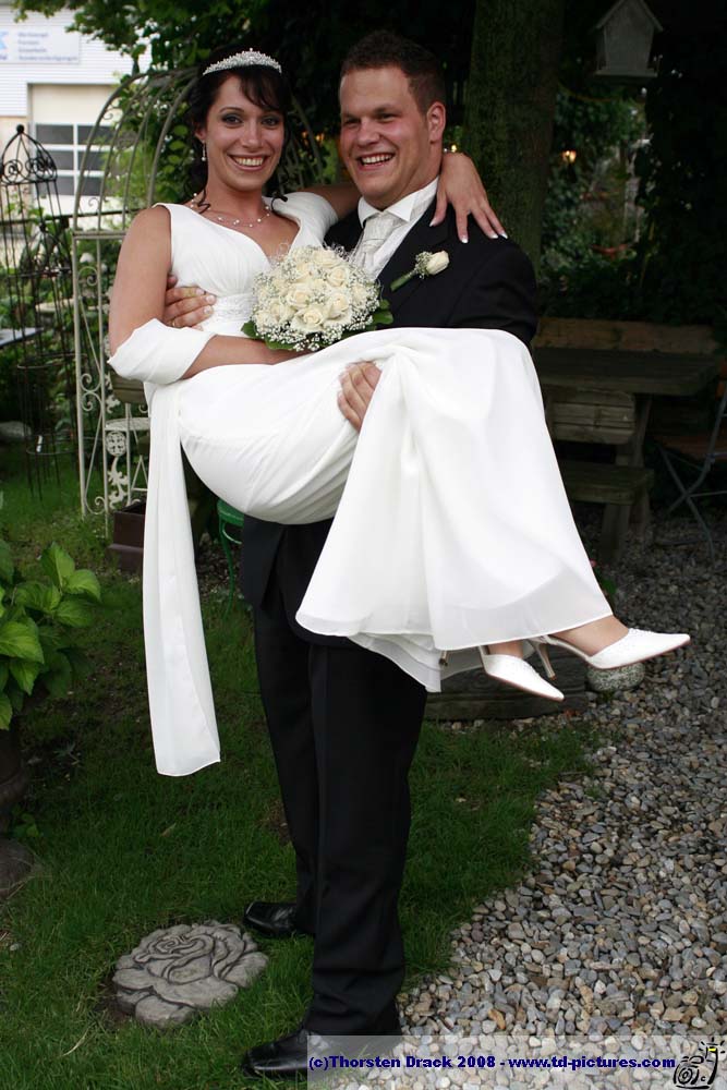 Auf Händen tragen Foto & Bild | hochzeit, menschen Bilder auf fotocommunity