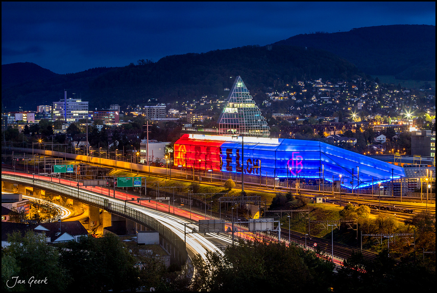 Auf jetzt ! Foto & Bild | architektur, profanbauten, sportstätten ...