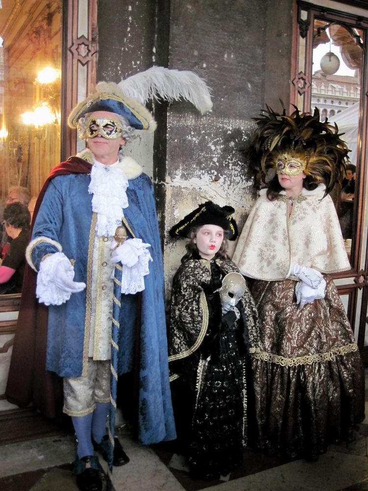 Auf zum Maskenball Foto & Bild | fotos, italy, world Bilder auf ...