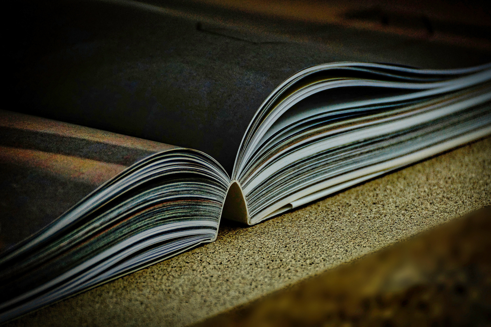 Aufgeschlagenes Buch Foto & Bild | stillleben, autos & zweiräder ...