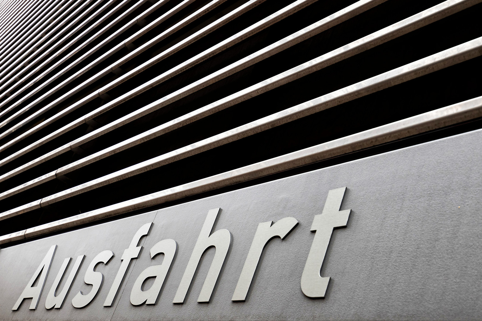 Ausfahrt Foto & Bild | architektur, fotos, haus Bilder auf fotocommunity