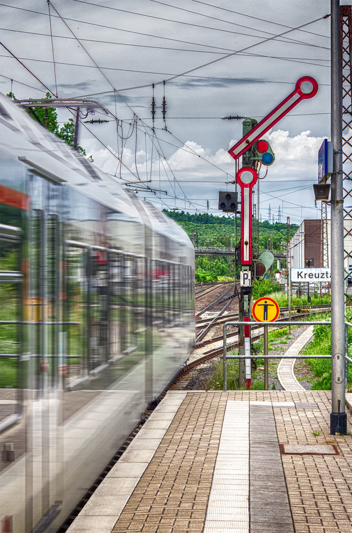 Ausfahrt aus dem Bahnhof Foto & Bild | eisenbahn, signale, verkehr ...