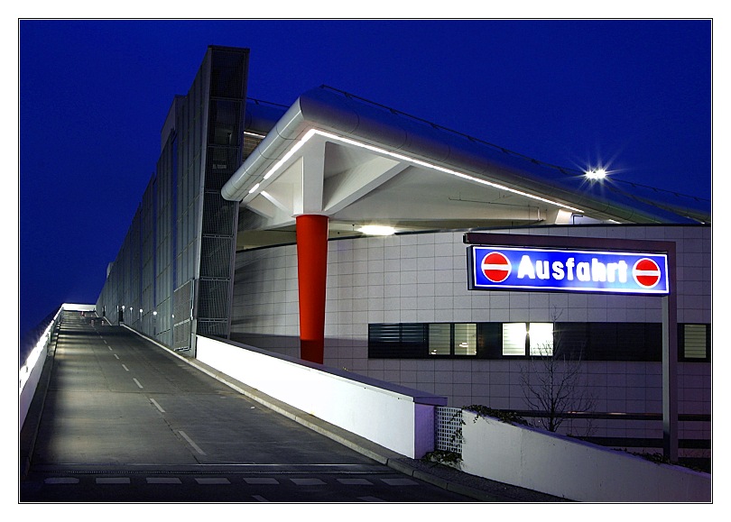Ausfahrt [--] Foto & Bild | architektur, architektur bei nacht, motive ...