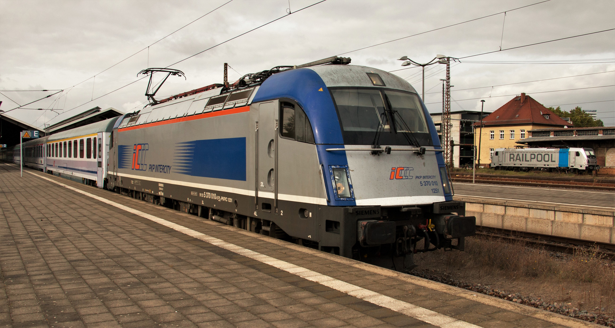 Ausfahrt mit 15 KV 16 / 2/3 Hz... Foto & Bild | eisenbahn, verkehr ...