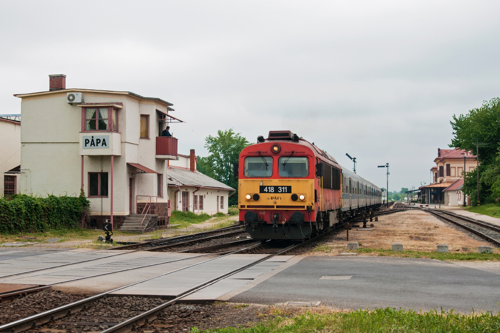 Ausfahrt Pápa mit 418 311... Foto & Bild | eisenbahn, osteuropäische eisenbahn, mÁv Bilder auf ...