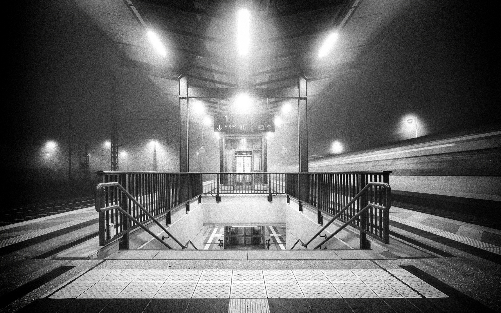 ausgang 1 Foto & Bild | monochrom, bearbeitungs - techniken, filtertechniken Bilder auf ...