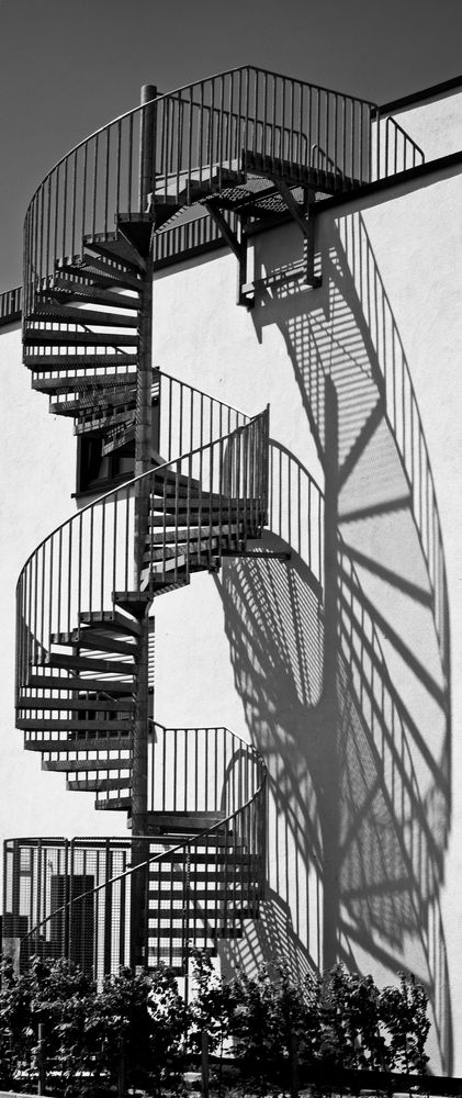 Außentreppe Foto & Bild | stillleben, projekte, monochrom Bilder auf fotocommunity