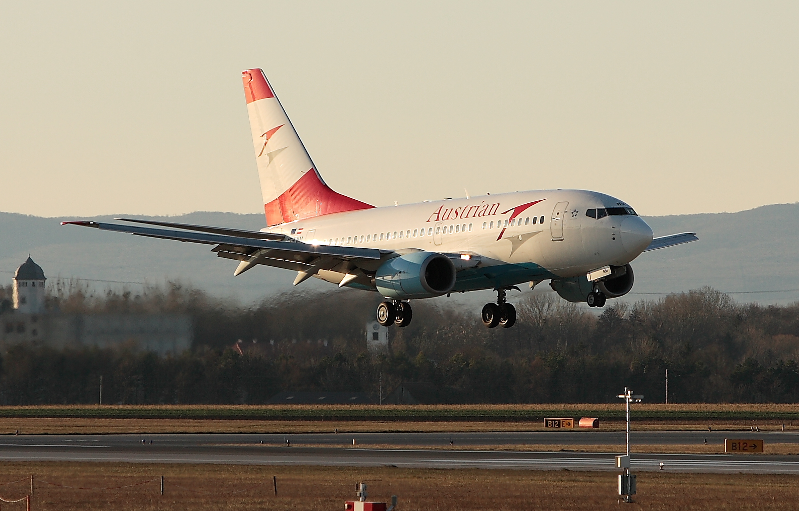 Austrian Airlines Boeing 737-600 OE - LNM Foto & Bild | luftfahrt ...
