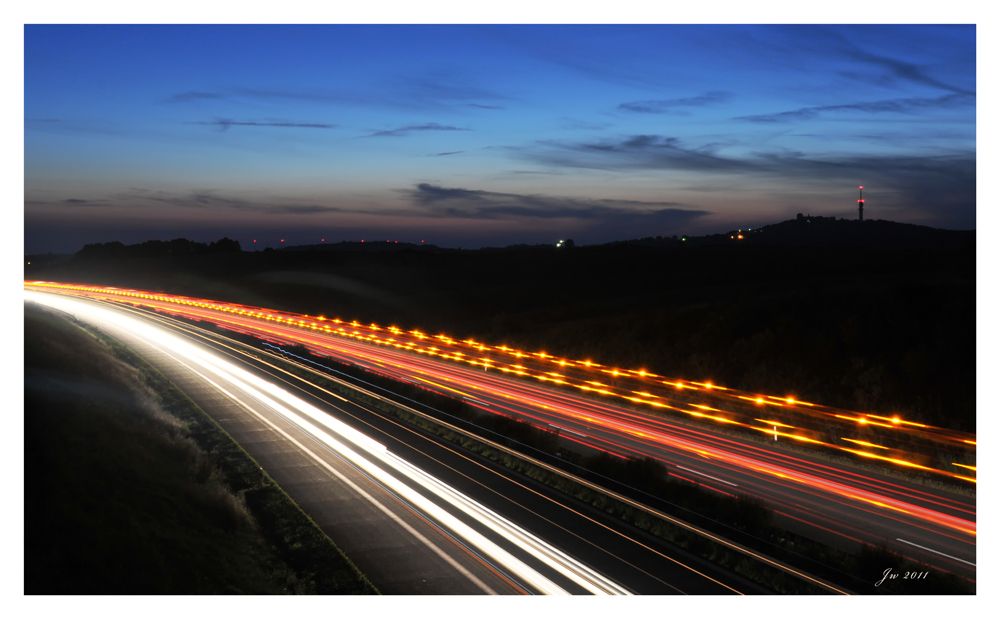 Autobahn bei Nacht Foto & Bild | landschaft, wege und pfade, autobahn ...