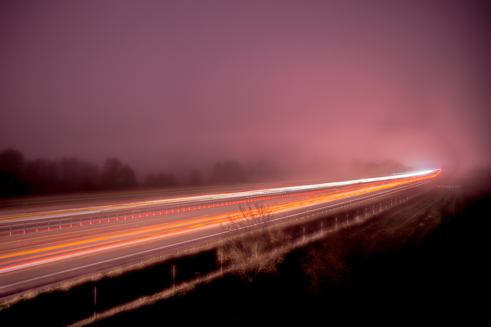 Autobahn bei Nebel Foto & Bild | architektur, straßen & brücken ...