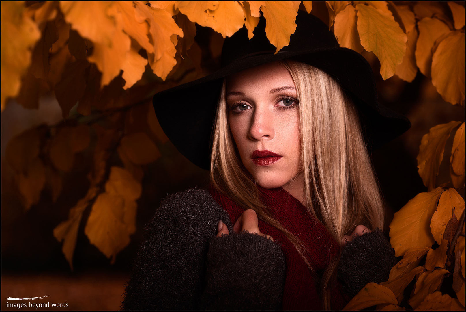 Autumn Leaves Foto And Bild Portrait Portrait Frauen Outdoor Bilder Auf Fotocommunity